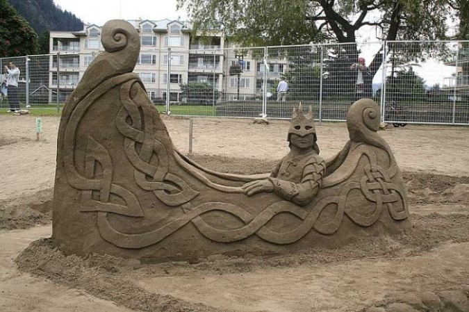 30 Stunning Installations Made Of Sand Beach