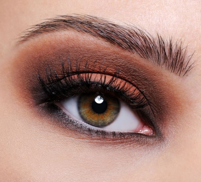 Get A Magnificent & Catchy Eye Make-up Following These 6 Easy Steps