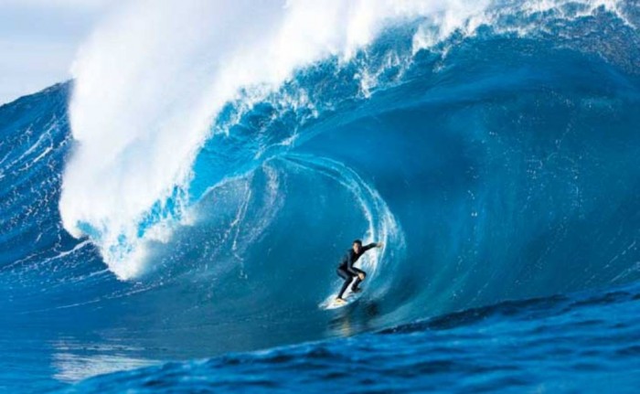 70 Stunning & Thrilling Photos for the Biggest Waves Ever Surfed