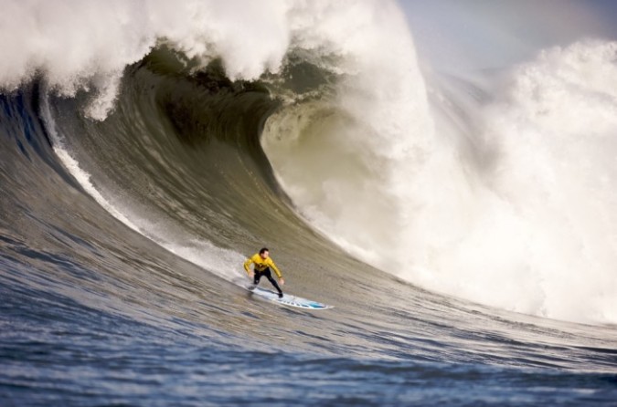 70 Stunning & Thrilling Photos For The Biggest Waves Ever Surfed