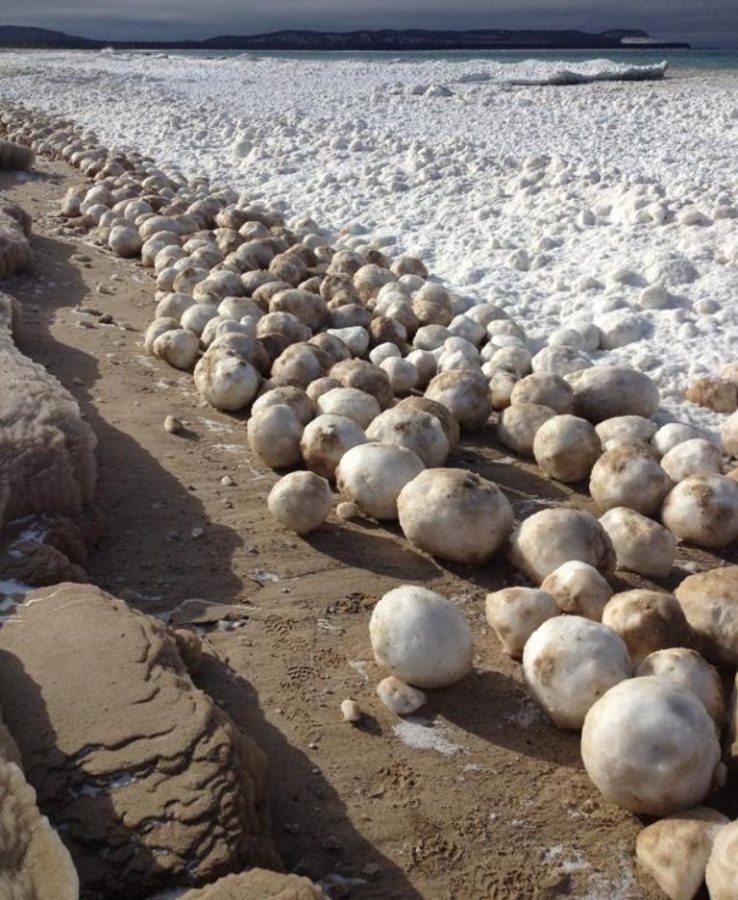 Massive Ice Boulders Found in a Huge Number on Lake Michigan Shore