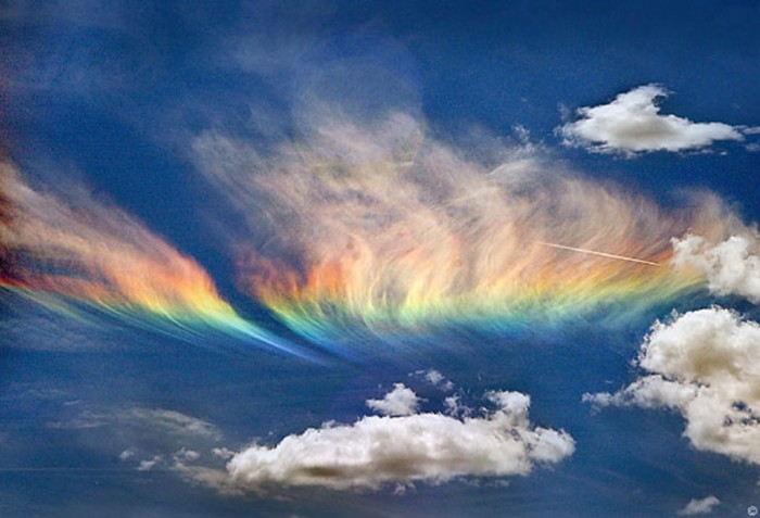 Weird Fire Rainbows that Appear in the Sky, Have You Ever Seen Them?
