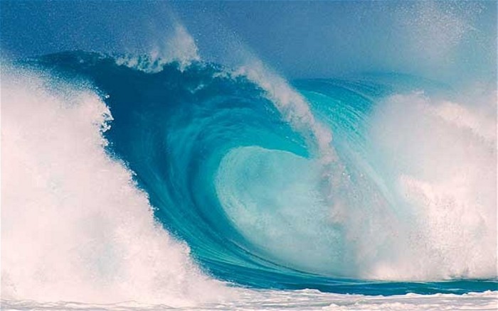 70 Stunning & Thrilling Photos For The Biggest Waves Ever Surfed