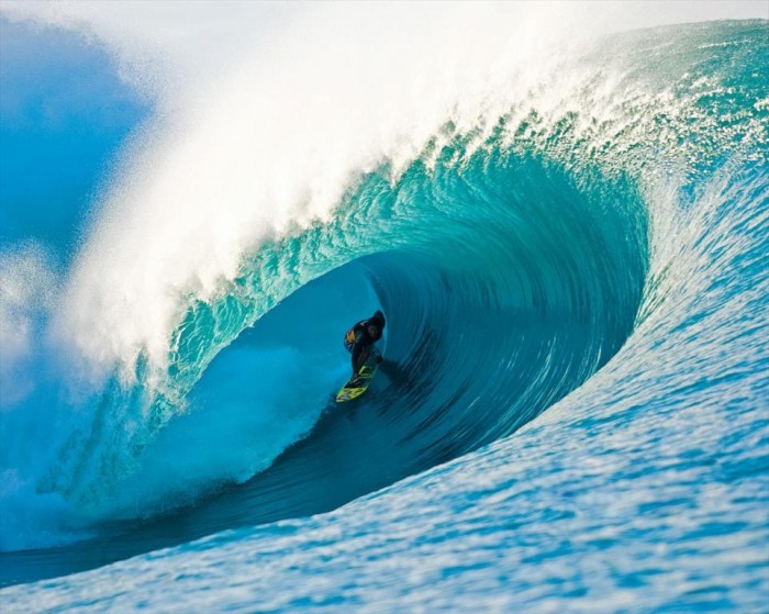 70 Stunning & Thrilling Photos For The Biggest Waves Ever Surfed
