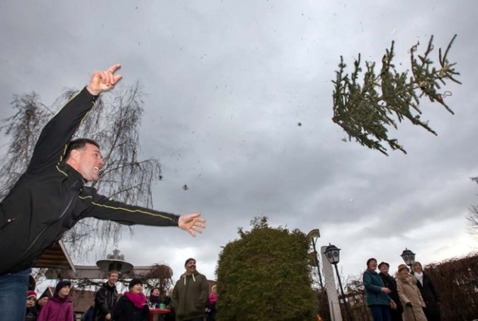 Did You Throw Your Christmas Tree? If It Is Not, Don’t Do This