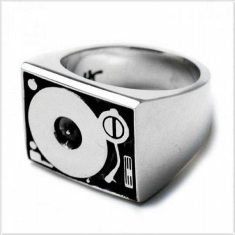 40 Unique & Unusual Wedding Rings for Him & Her | Pouted.com