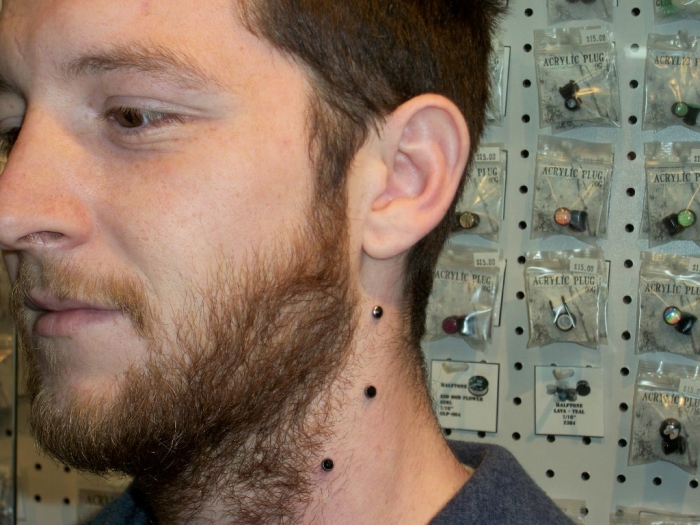 25 Pieces Of Body Jewelry To Enhance Your Body’s Beauty