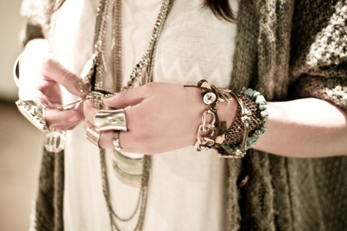 Look Fashionable by Layering Your Jewelry