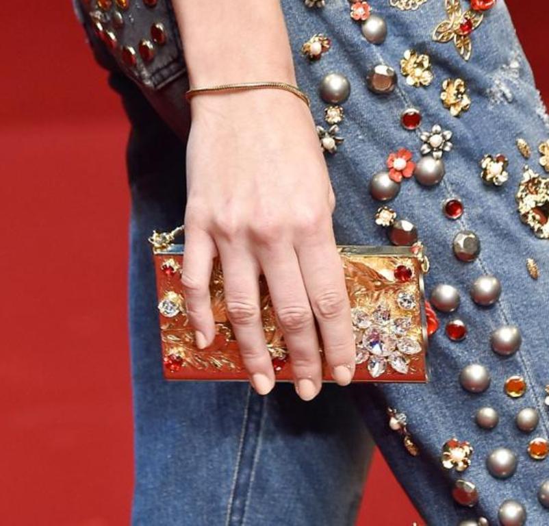 10 Valuable Accessories Each Fashionable Woman Should Own