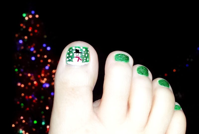 45+ Lovely Christmas Toenail Art Design Ideas