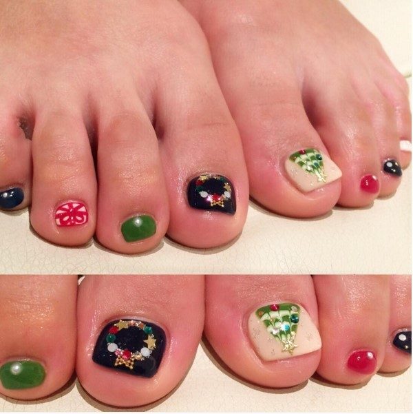 45+ Lovely Christmas Toenail Art Design Ideas