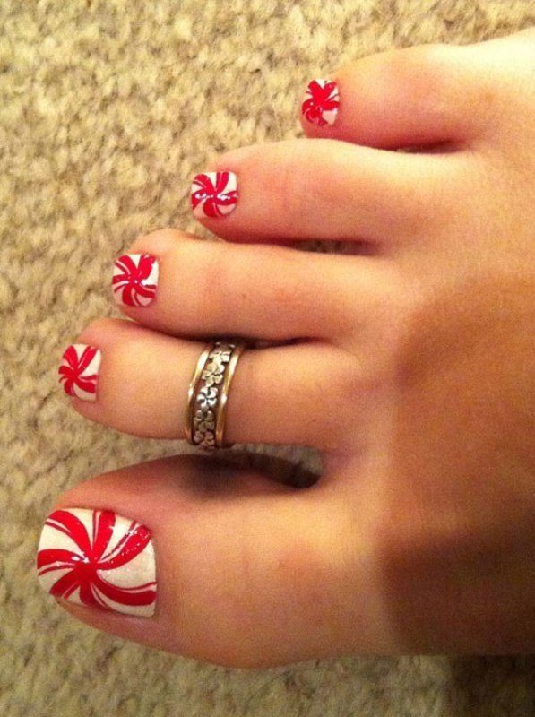 45+ Lovely Christmas Toenail Art Design Ideas