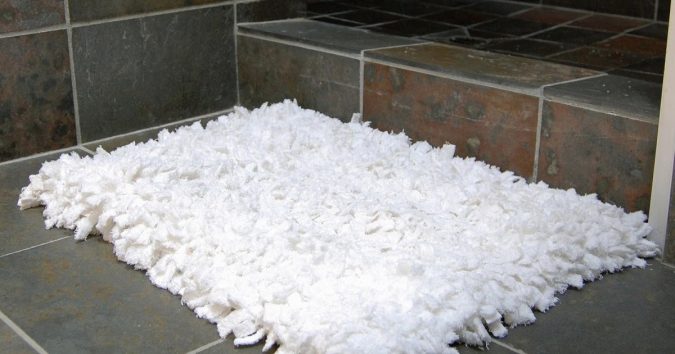 10 Creative DIY Bathroom Rugs