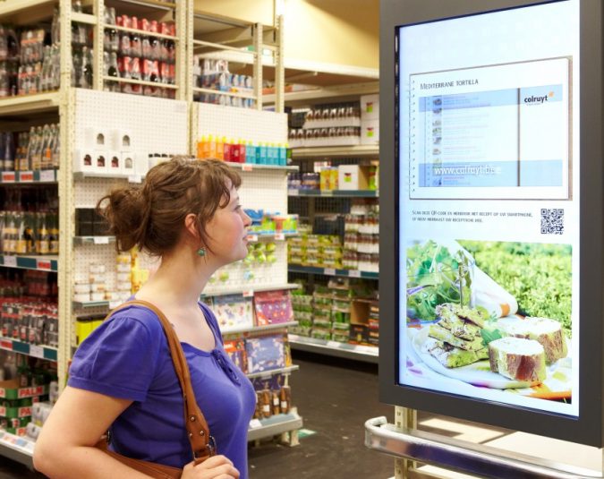 7 Reasons Digital Signage Gets Your Business More Customers