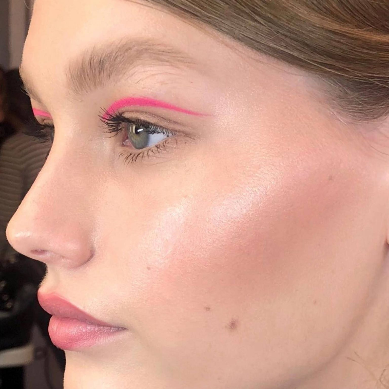 Best 10 Colorful Face Makeup Looks To Try