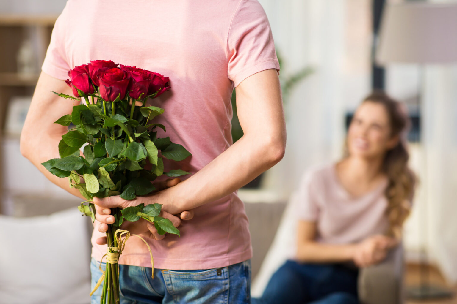 How And When To Give Flowers To A Woman?