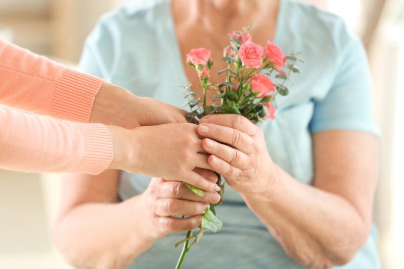 How And When To Give Flowers To A Woman?